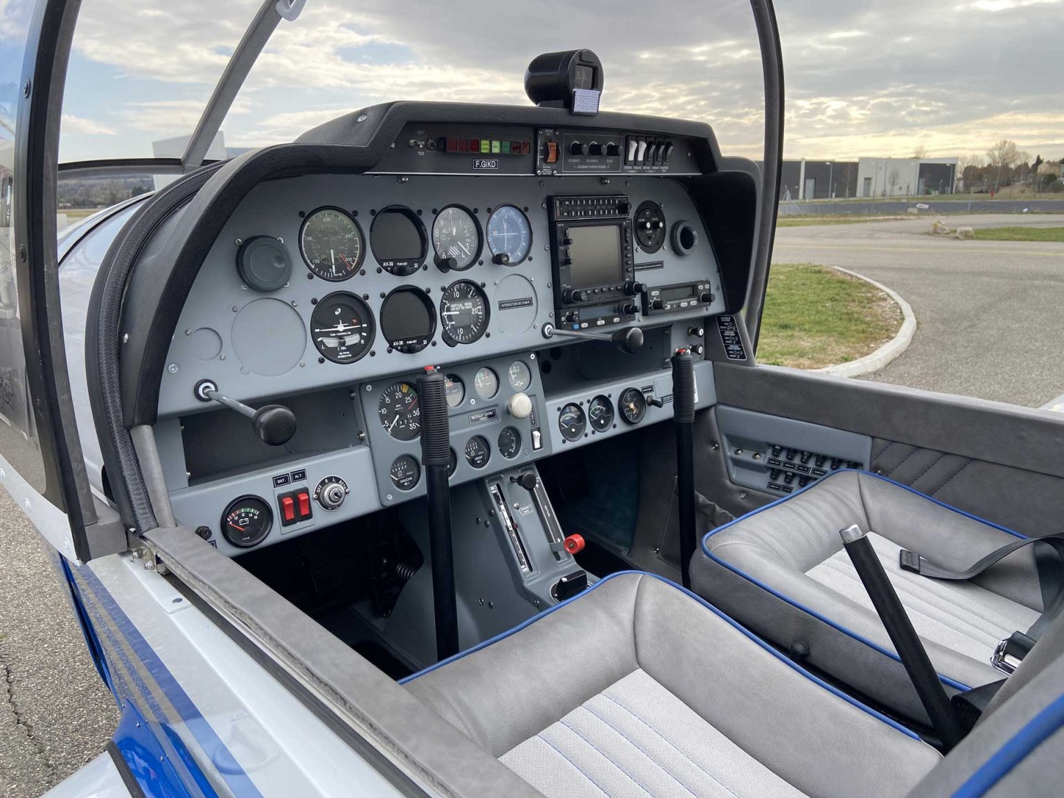 Un ROBIN DR 400/180 "Régent" - Vente d'avion d'occasion à Avignon