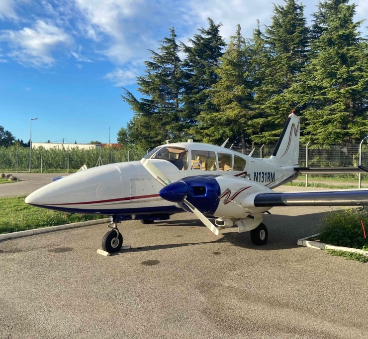 1976 PIPER PA 23-250 "Aztec F" - Avion d'occasion